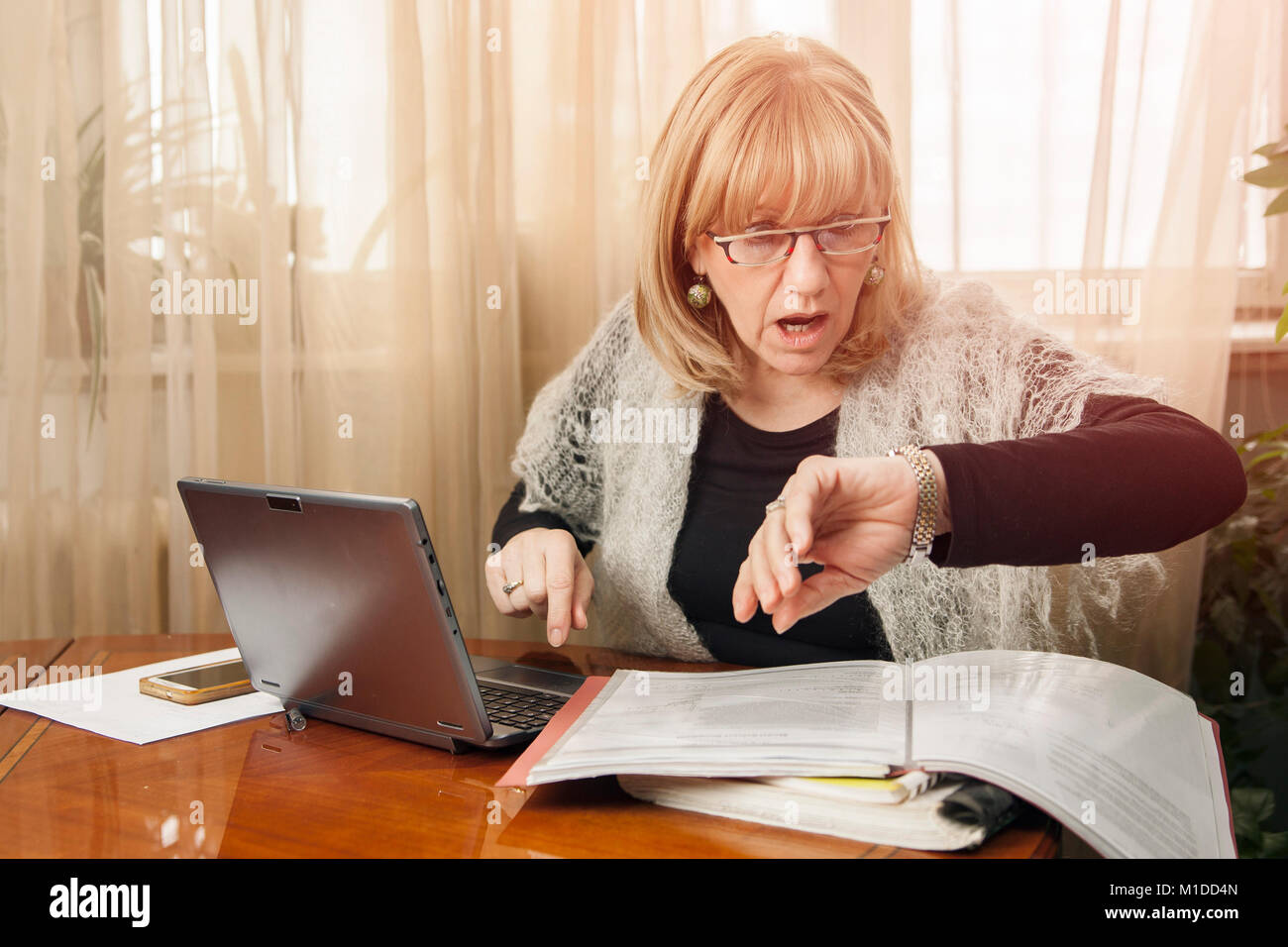 Time flies, bad time management Stock Photo - Alamy