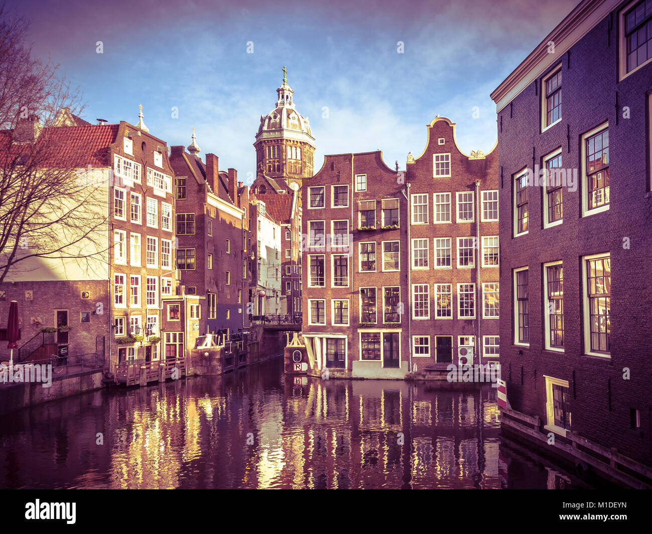 Dutch houses canal amsterdam hi-res stock photography and images - Alamy