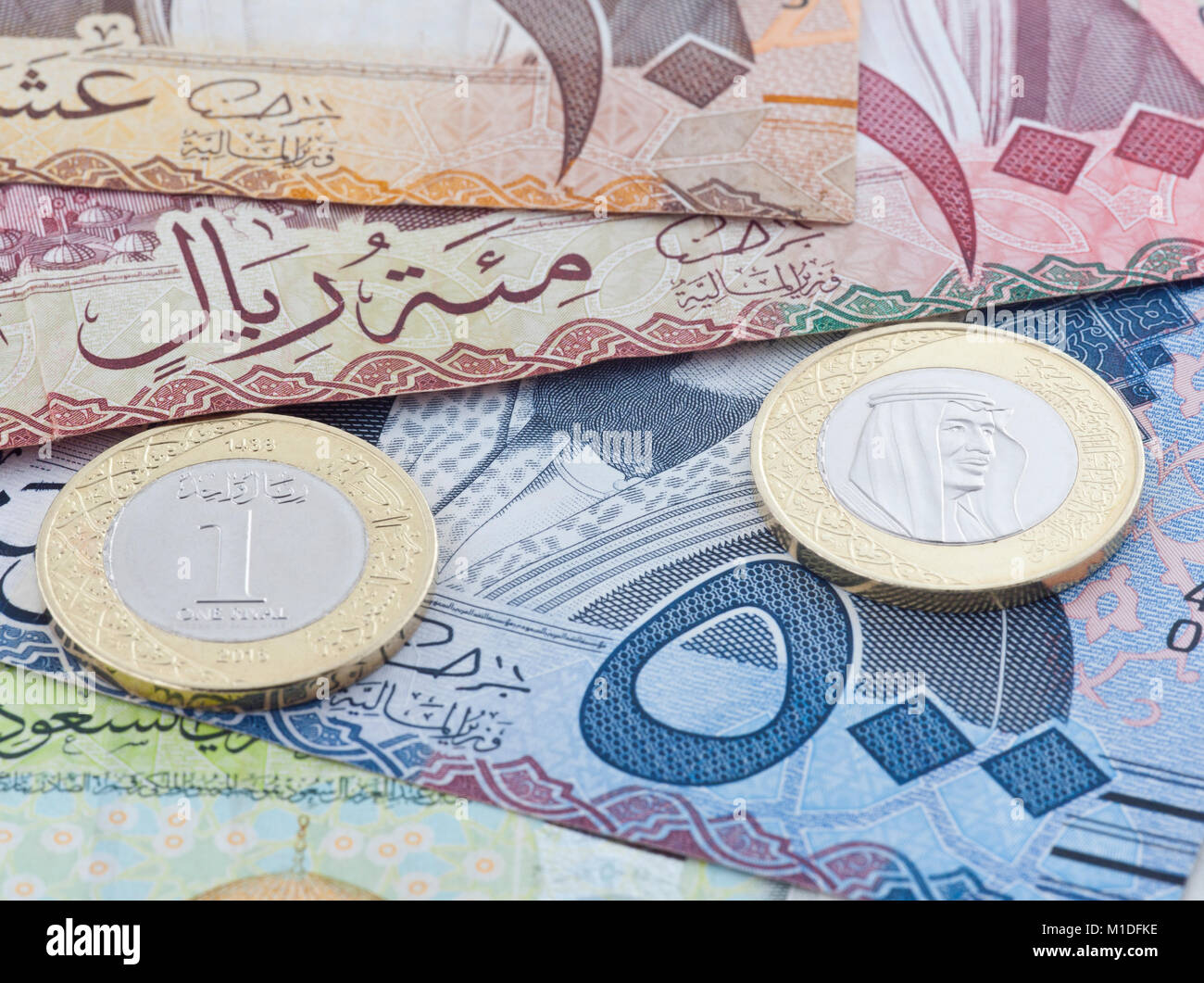 Saudi Riyal 500, 100 & 10 Banknotes and New Coin showing King Salman of ...