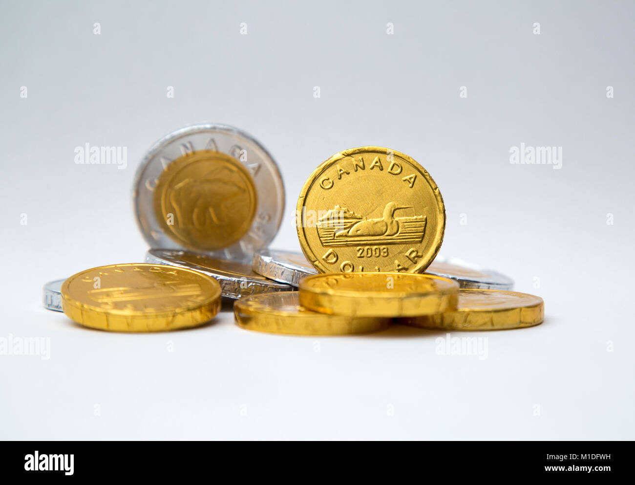 Canadian loonie and toonie hi-res stock photography and images - Alamy