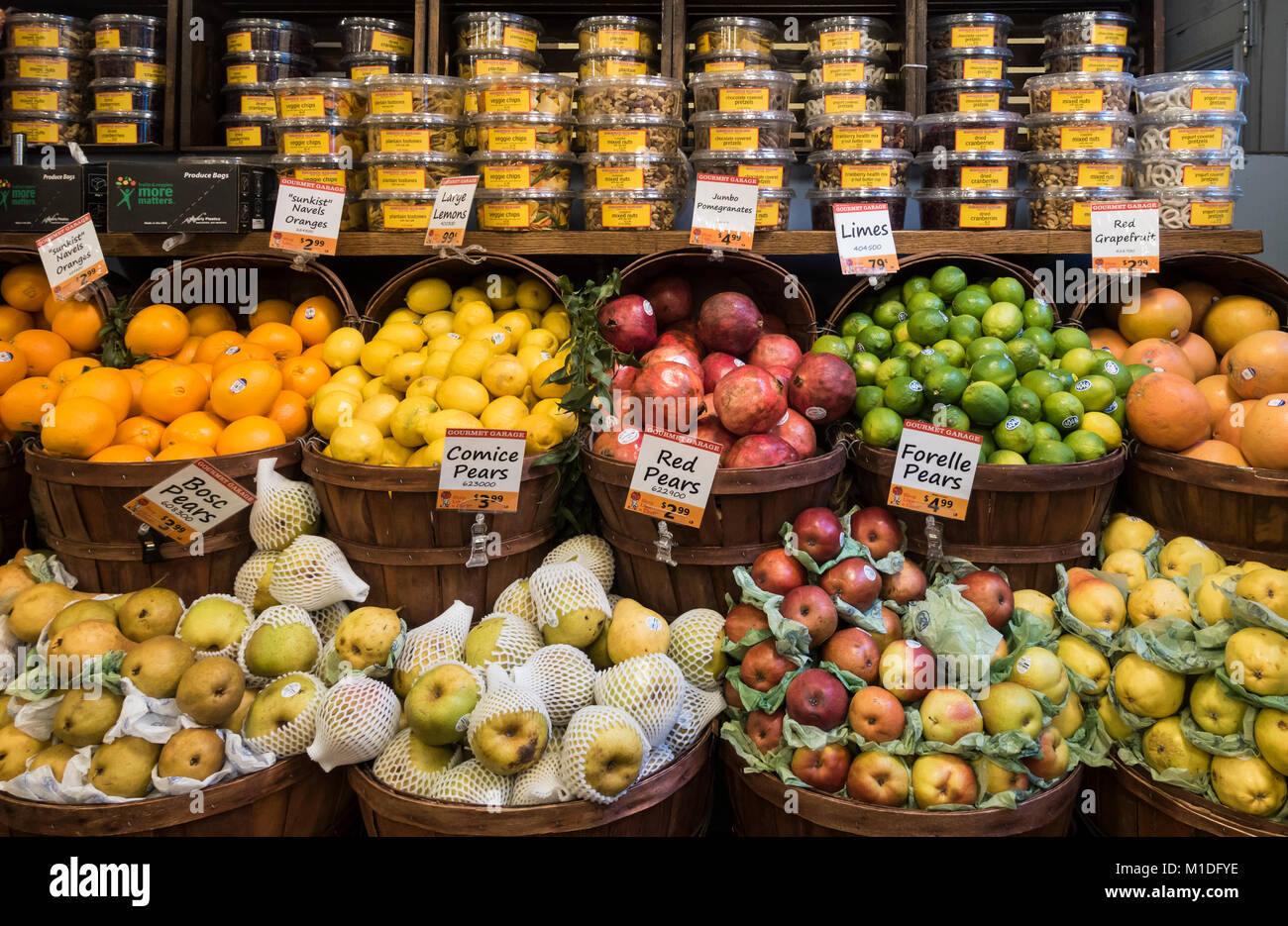 Supermarket Fruit Display High Resolution Stock Photography and Images ...