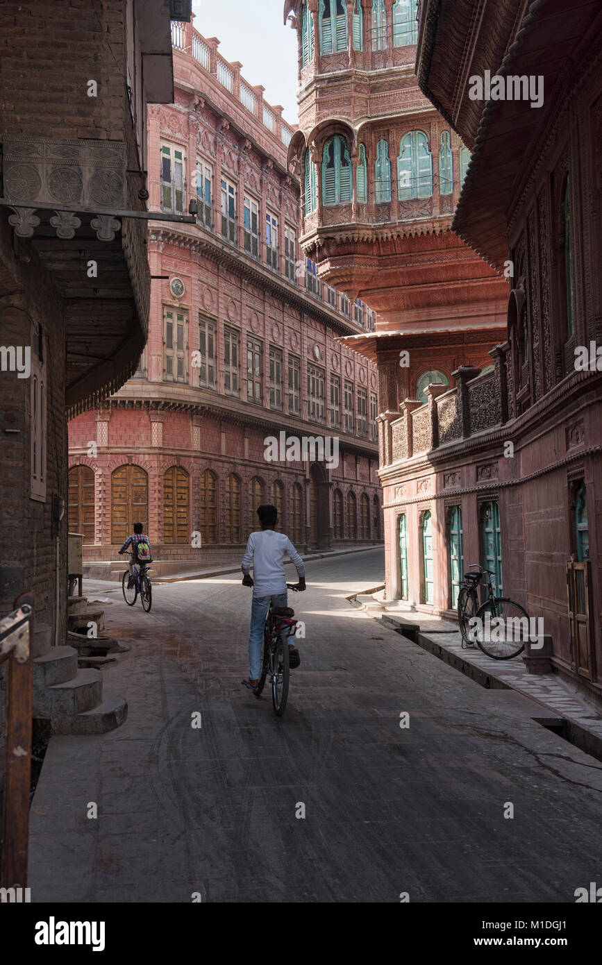 Rajasthani haveli door hi-res stock photography and images - Alamy