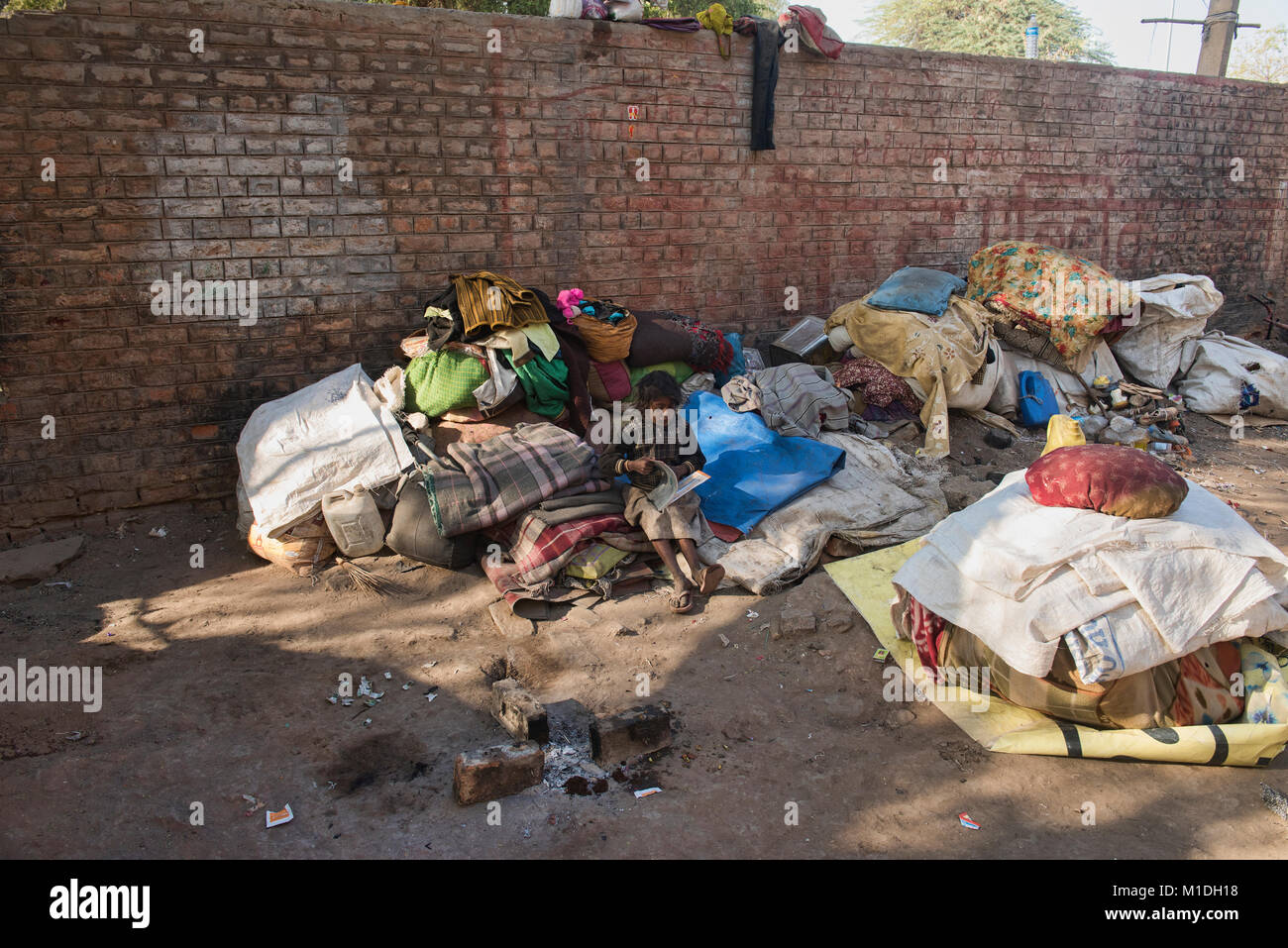 Homeless kids street hi-res stock photography and images - Alamy