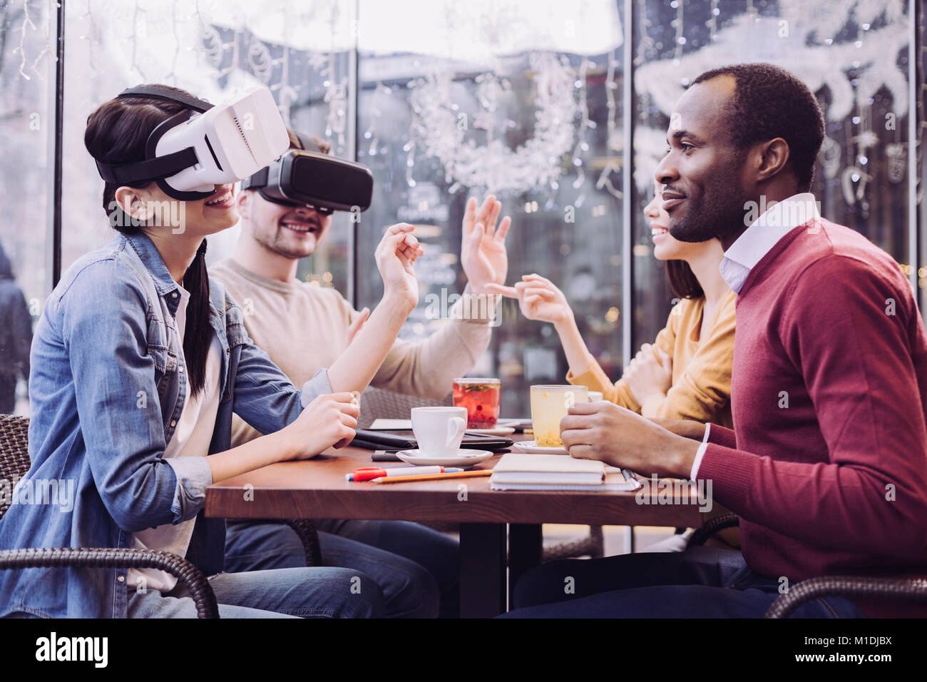 Two people wearing vr hi-res stock photography and images - Alamy
