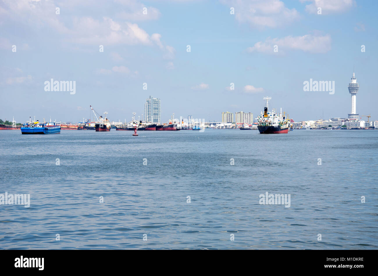 Shipping stern large merchant hi-res stock photography and images - Alamy