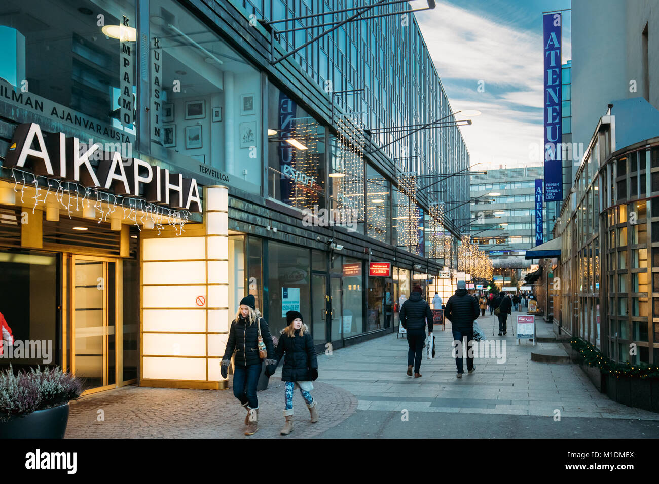 Shopping street in center helsinki hi-res stock photography and images ...