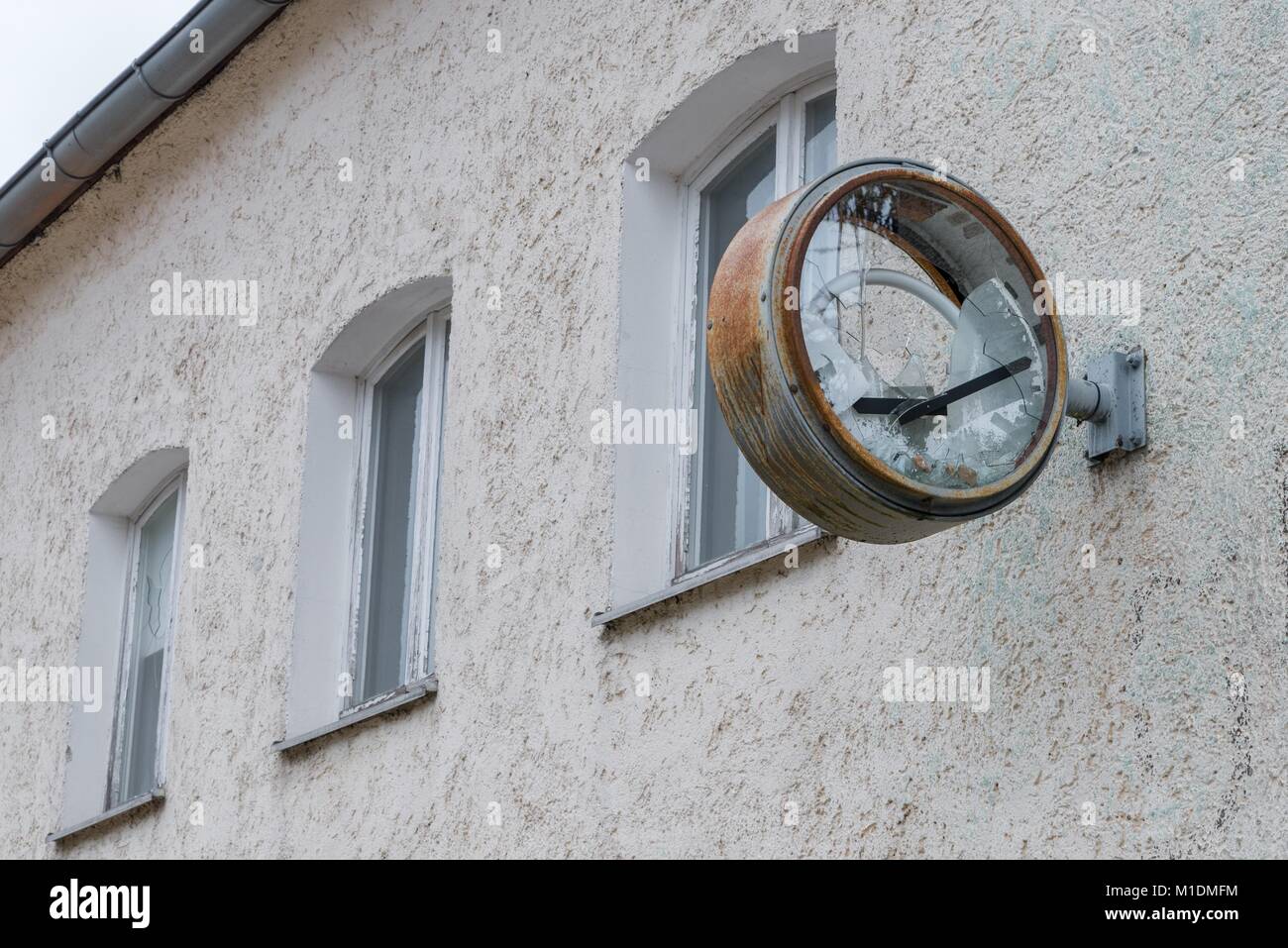 Old rusty clock with broken glass and dial Stock Photo - Alamy
