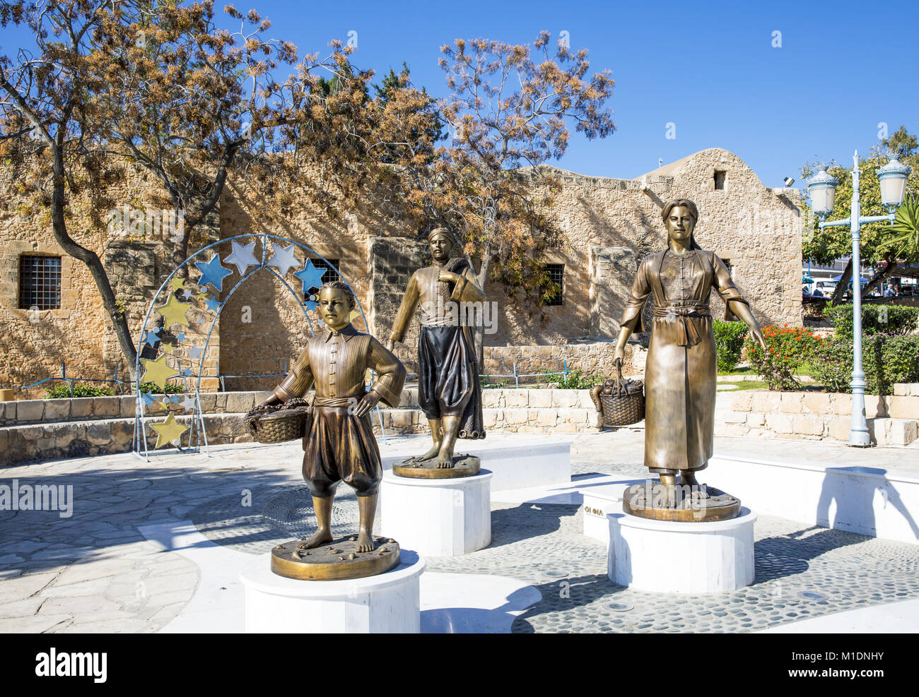 Traditional greek dress island hi-res stock photography and images - Alamy