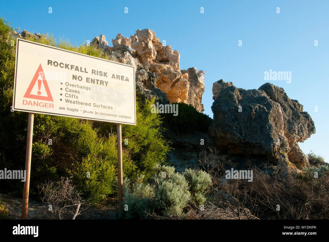 Rockfall warning sign hi-res stock photography and images - Alamy