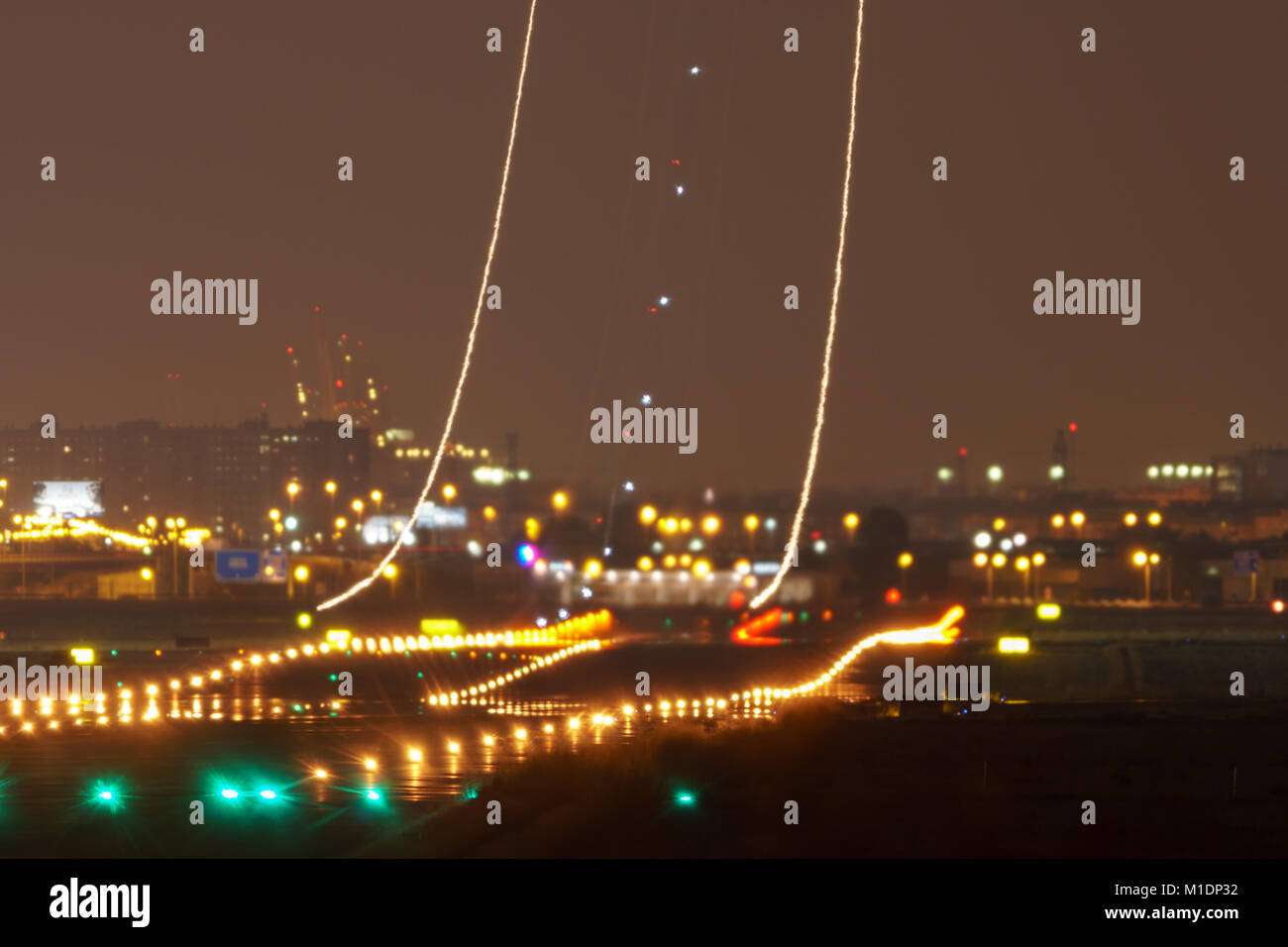 Rear view of jet taking off hi-res stock photography and images - Alamy