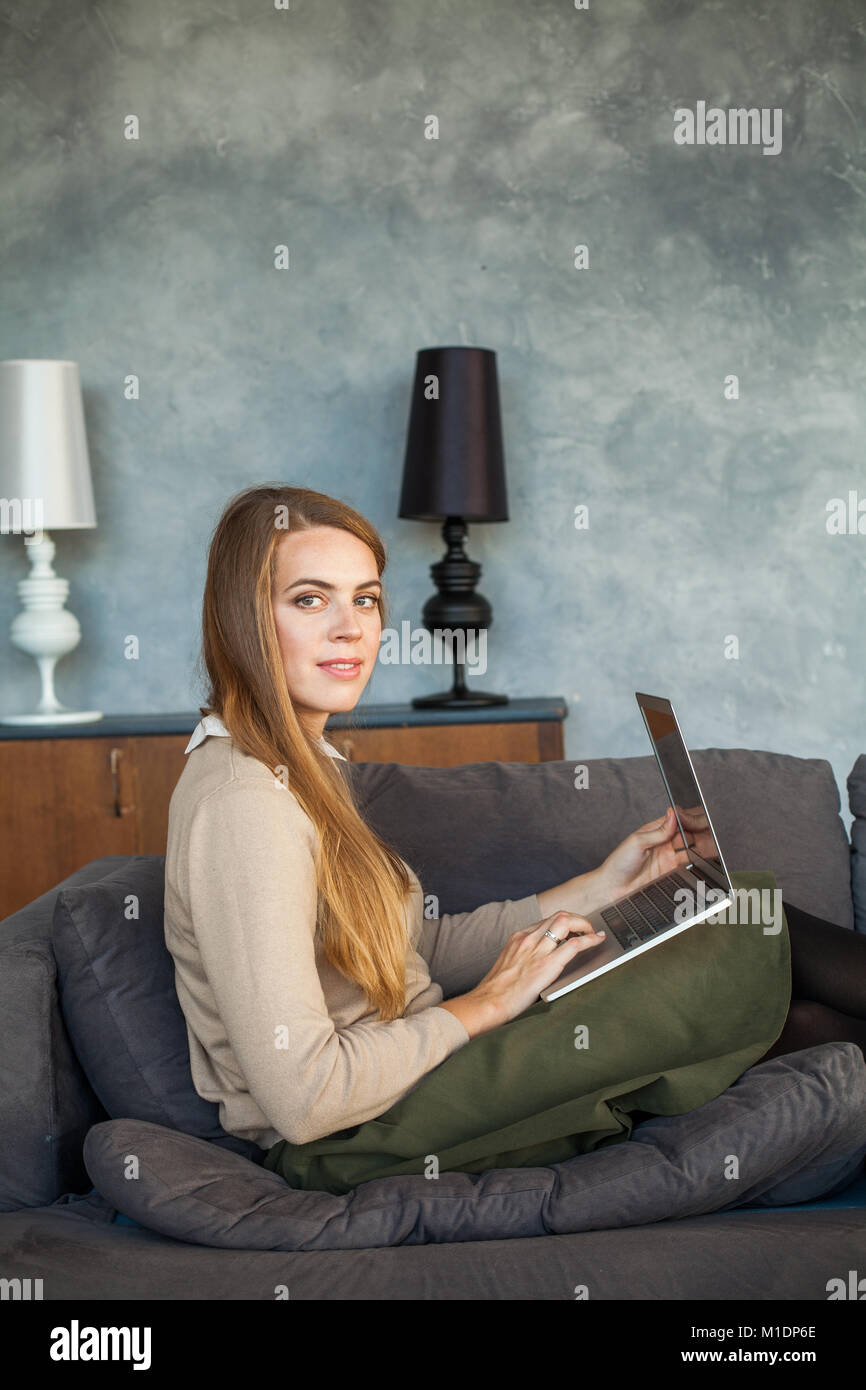 Smiling model hi-res stock photography and images - Alamy