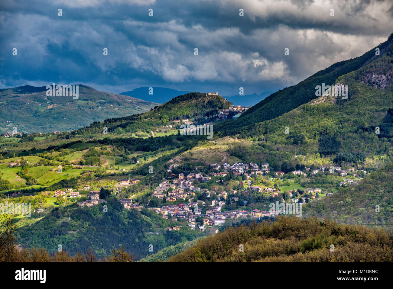Tuscan emilian apennines hi-res stock photography and images - Alamy