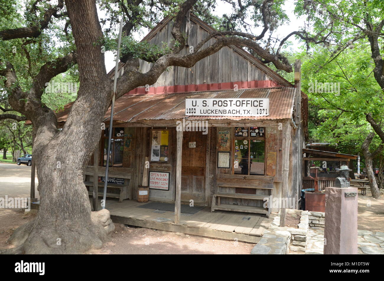 luckenbach texas country music venue post office and general store ...