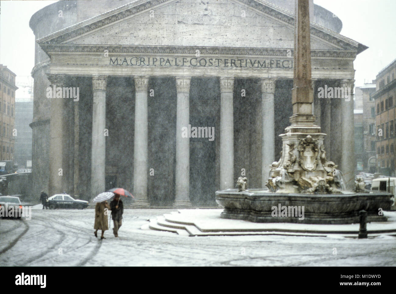 old picture (1985) of unusual snowfall in Rome - pantheon - Rome ...