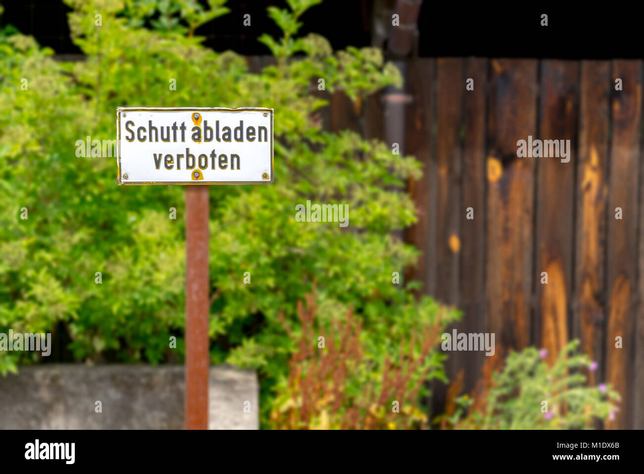 German sign. "Schutt abladen verboten" means "Debris is not allowed ...