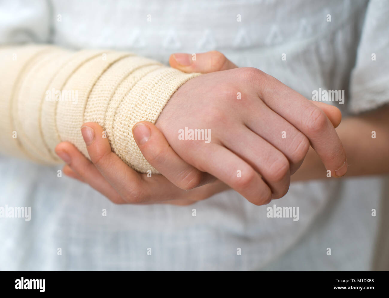 Child arm fracture hi-res stock photography and images - Alamy
