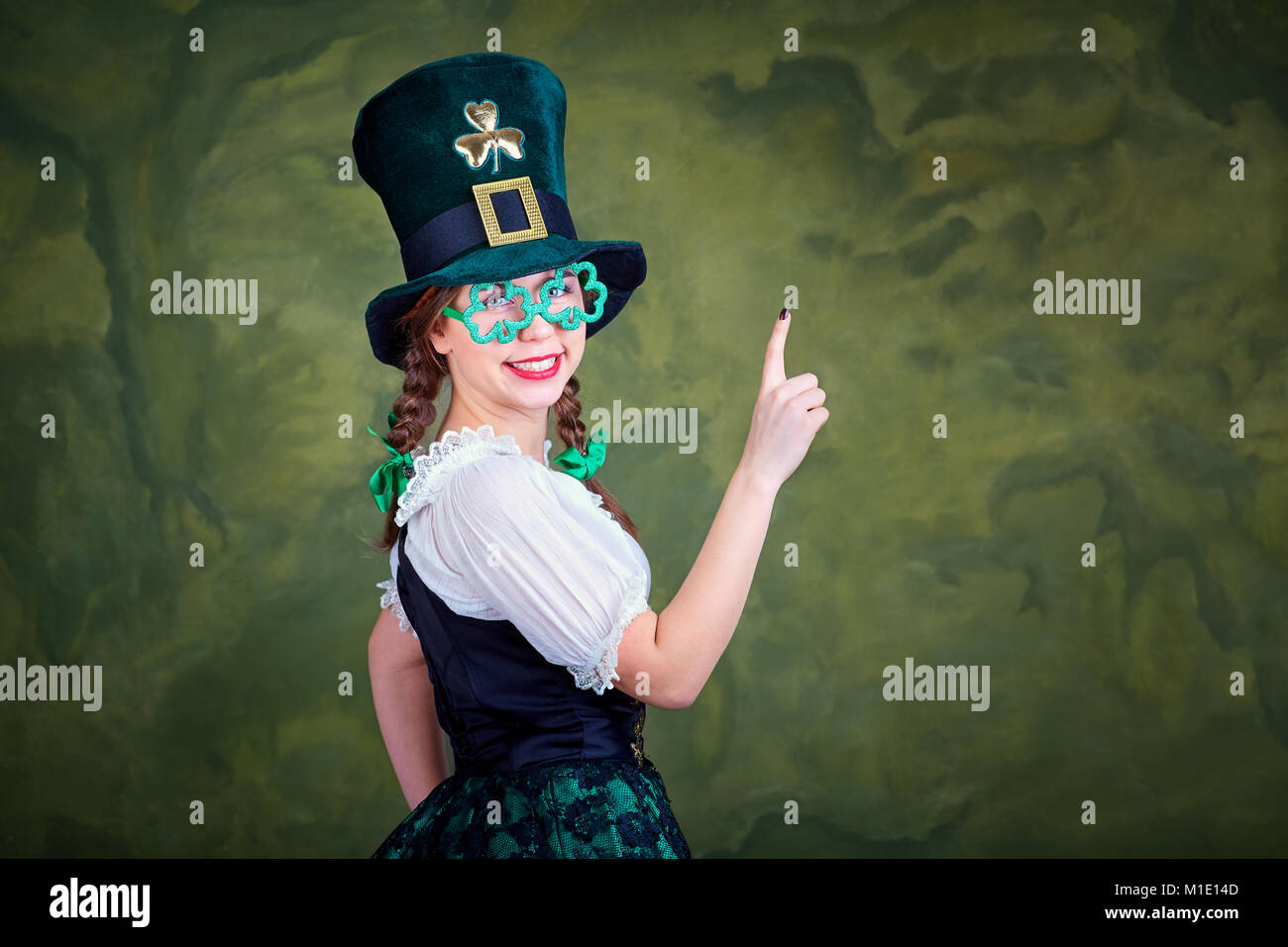 Girl st hi-res stock photography and images - Alamy