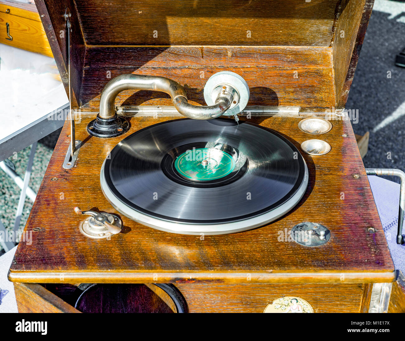Antique 100 year old record player with record Stock Photo - Alamy