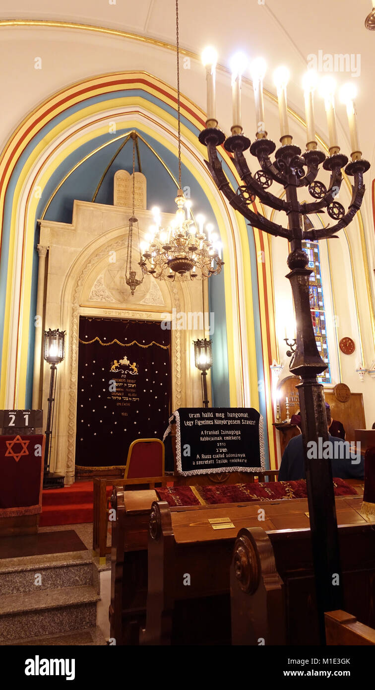Bimah synagogue hi-res stock photography and images - Alamy