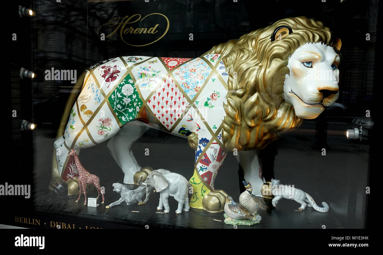 The herend lion budapest hi-res stock photography and images - Alamy