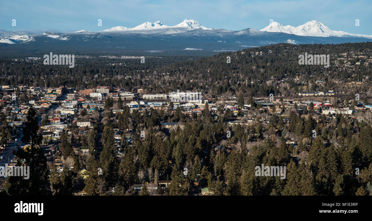 Cascade Mountain range and Bend Oregon Stock Photo - Alamy