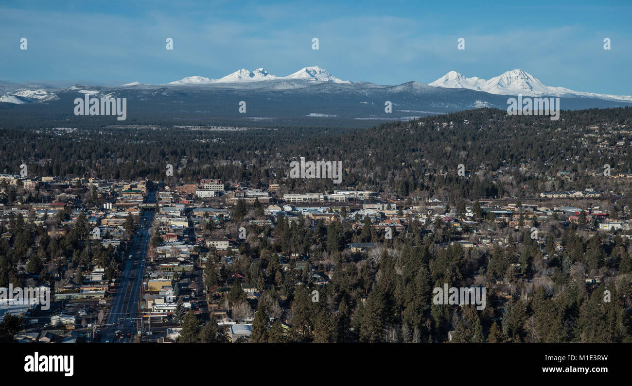 Panorama bend oregon cascade mountain hi-res stock photography and ...