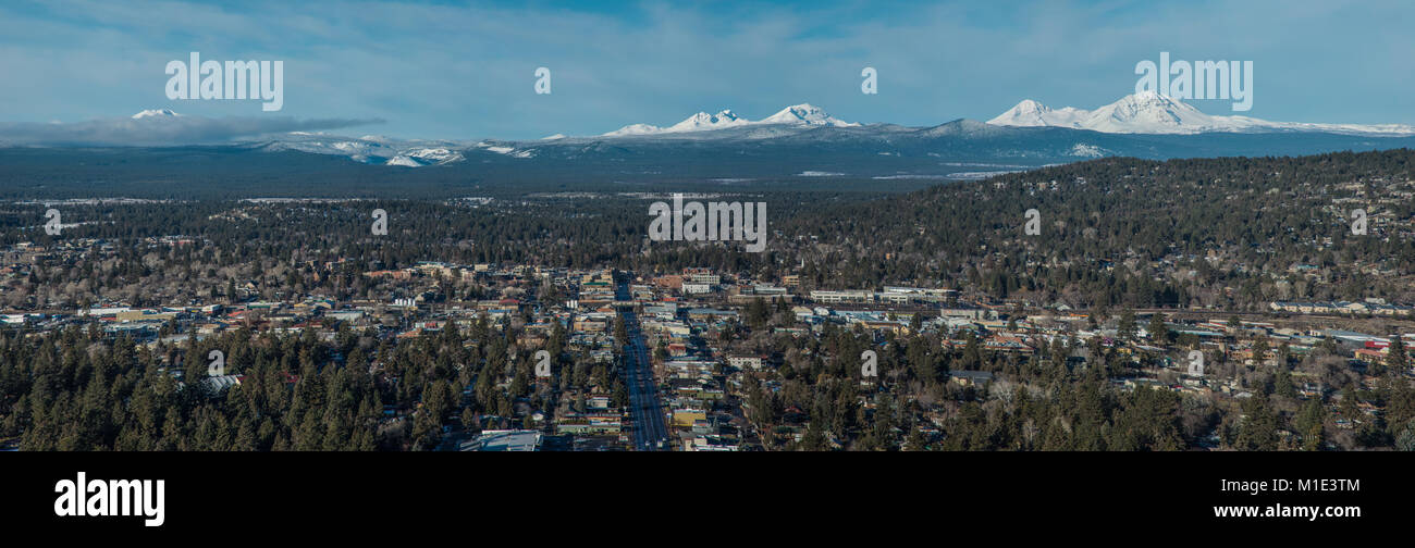 Cascade Mountain range and Bend Oregon Stock Photo - Alamy