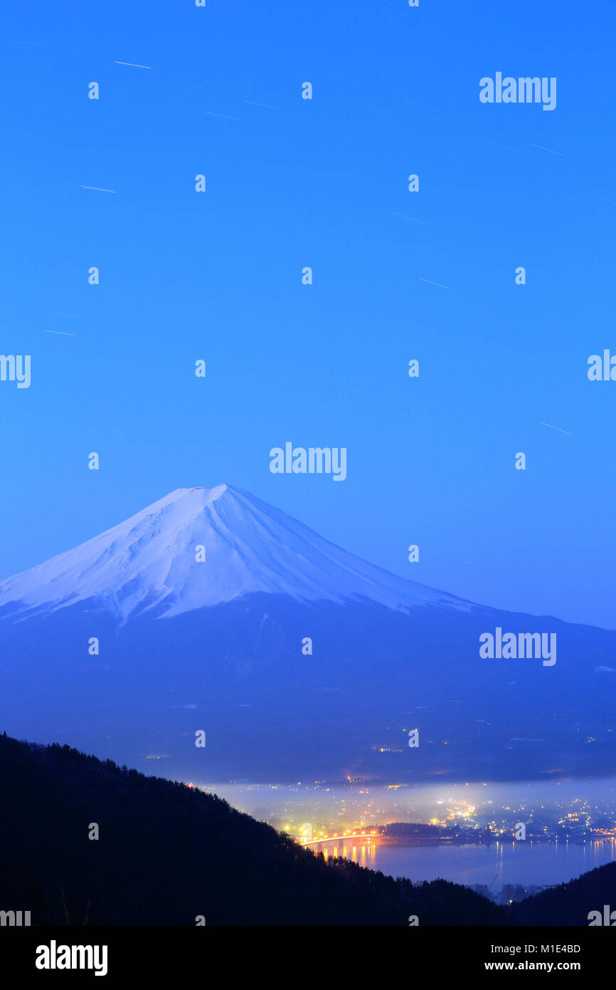 View lake kawaguchi mount fujiyama hi-res stock photography and images ...