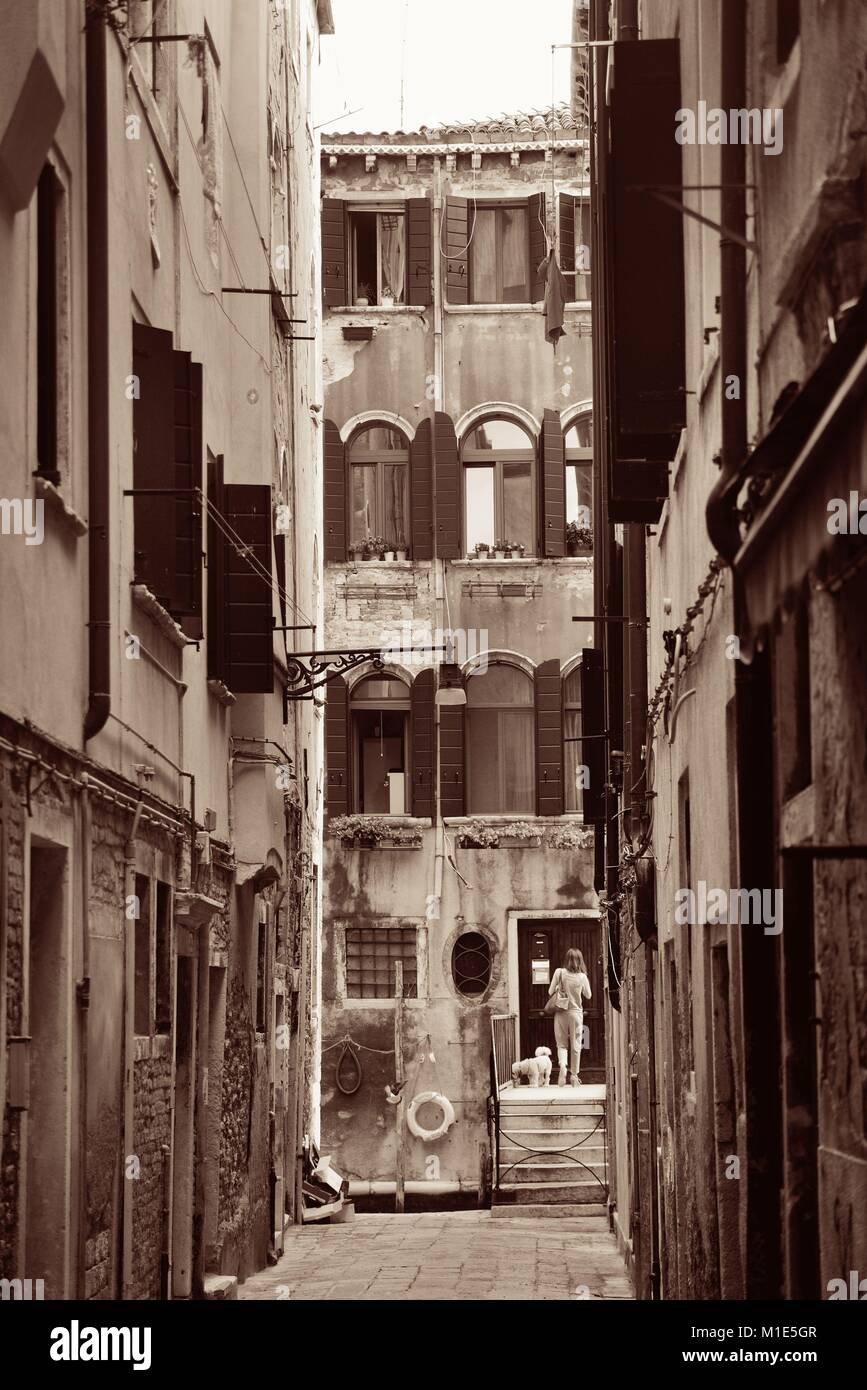 Alley view with historical buildings in Venice, Italy Stock Photo - Alamy