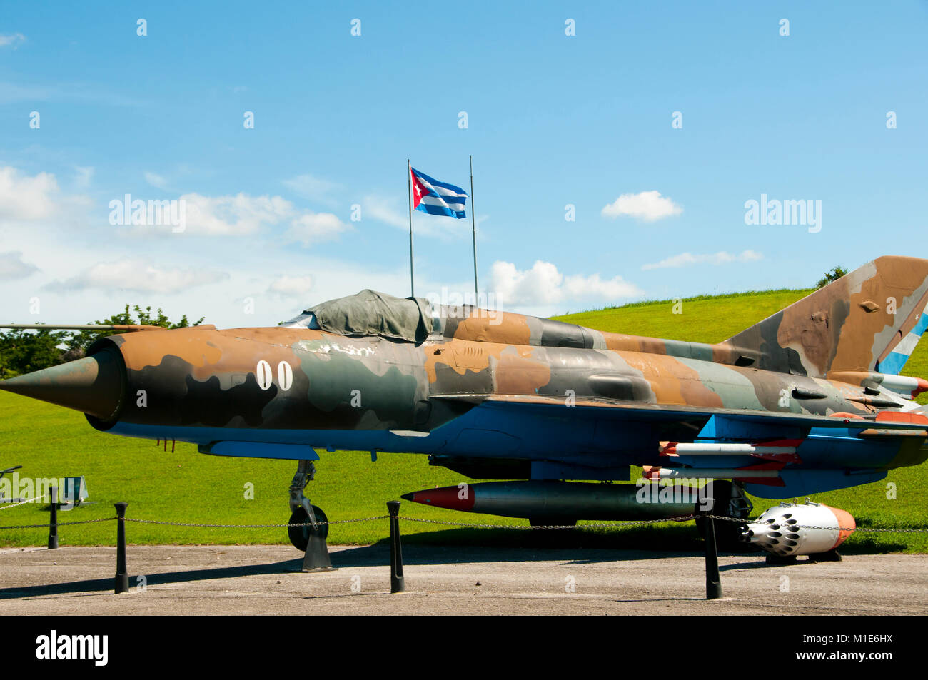 Old mig jet fighter plane hi-res stock photography and images - Alamy