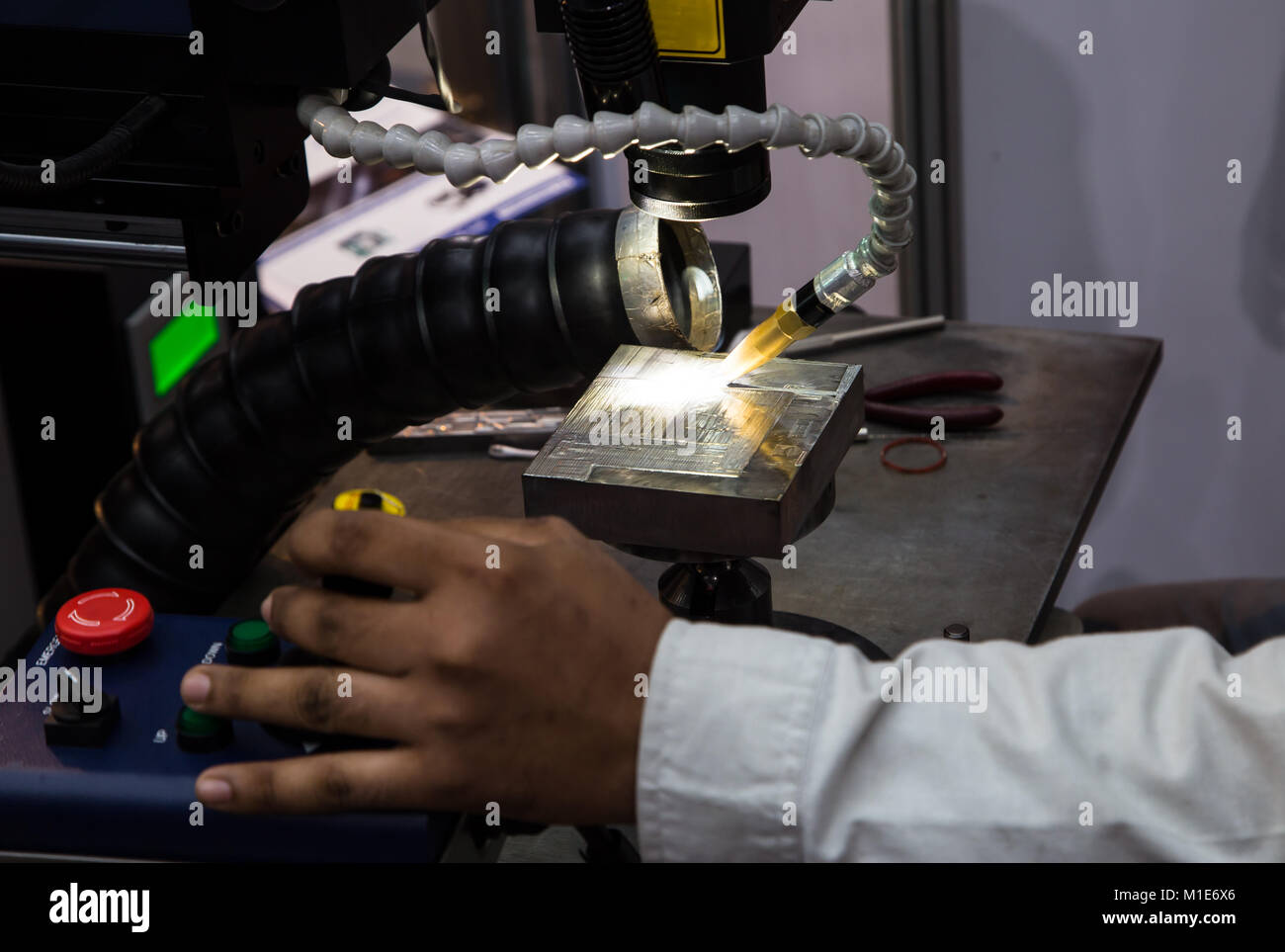 Arc cutting machine hi-res stock photography and images - Alamy