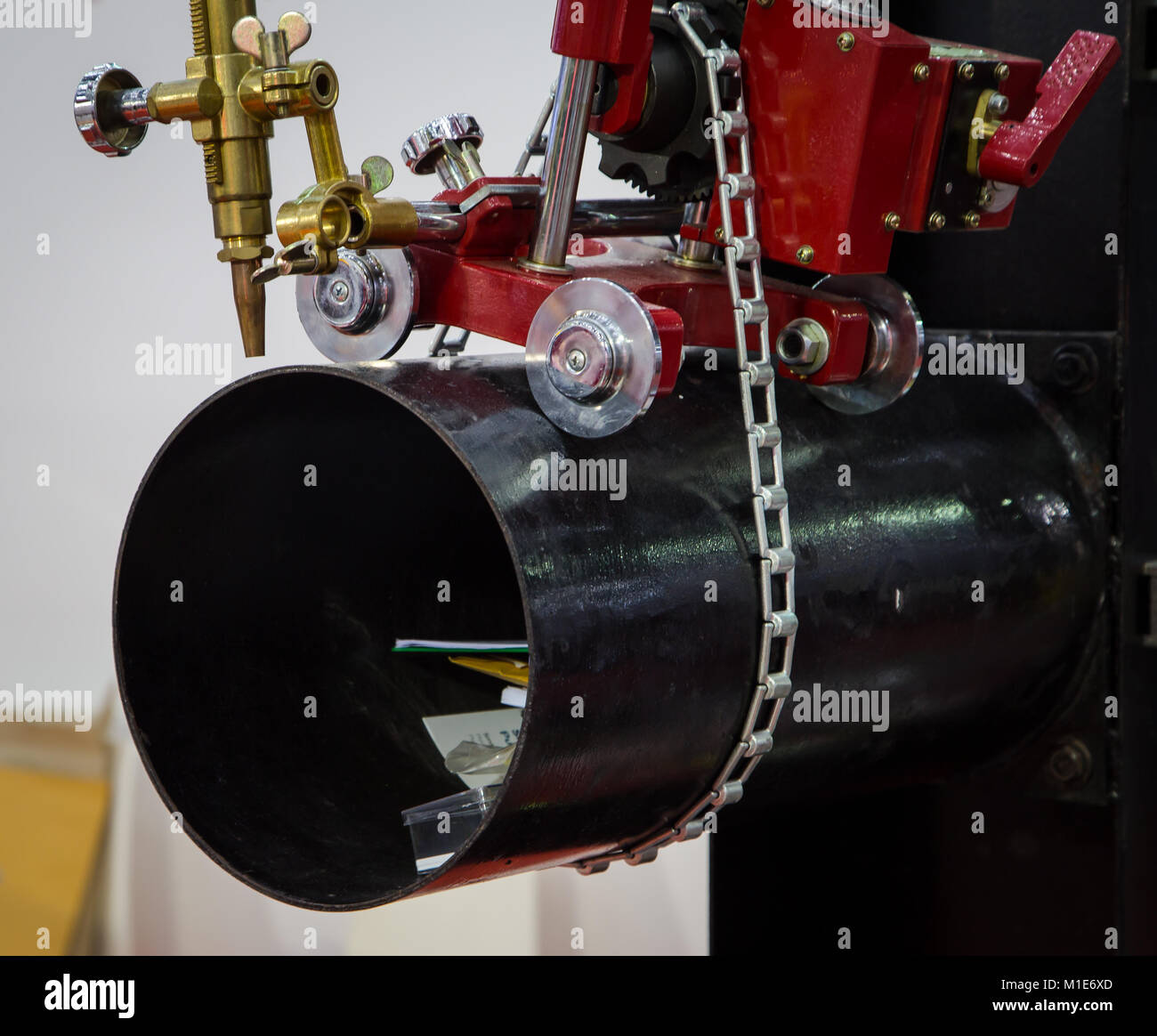 Hand pipe cutting manual machine operate on big pipe Stock Photo - Alamy