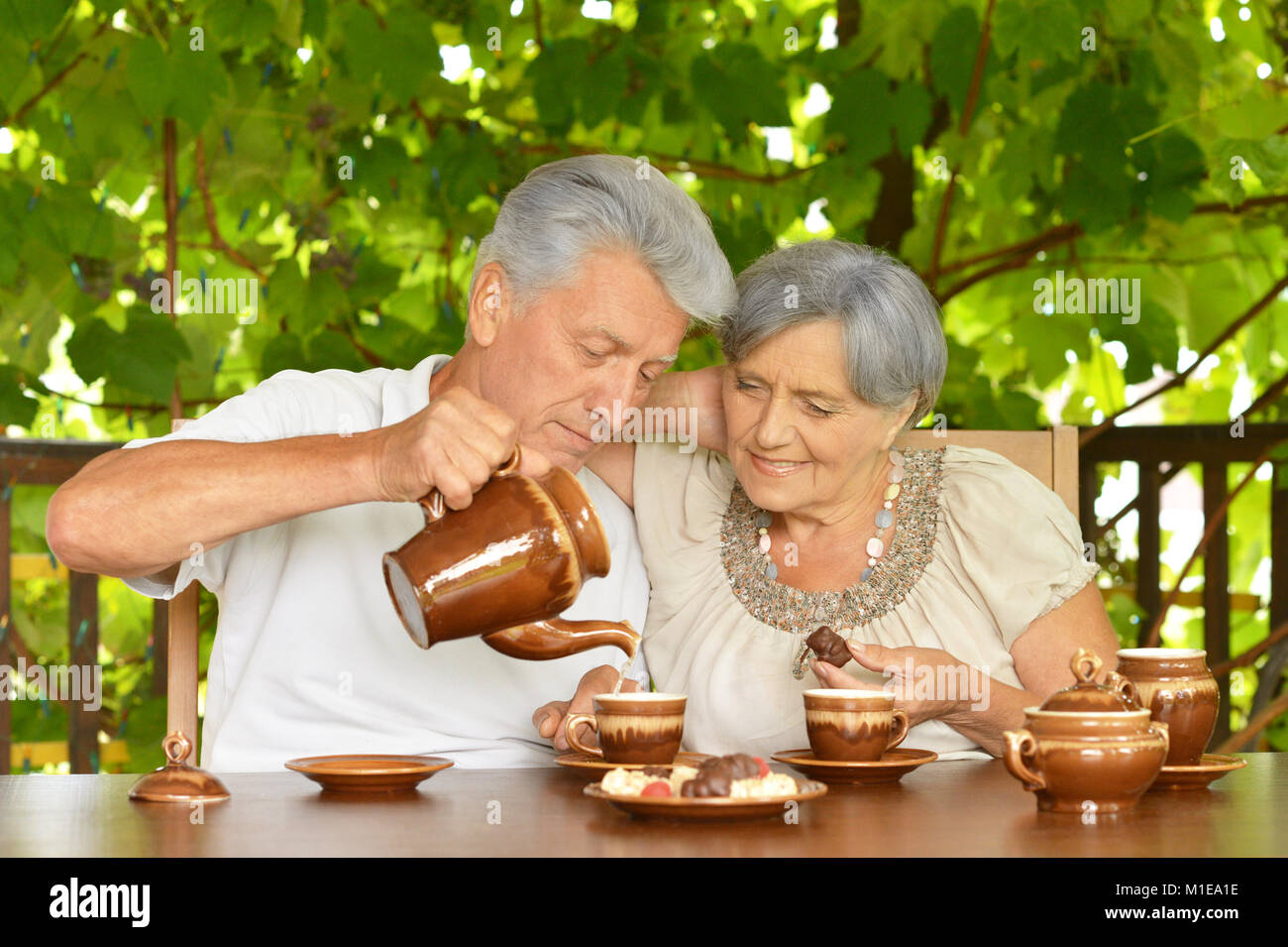 Couple drinking tea Stock Photo - Alamy