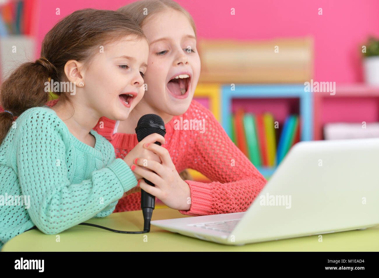 girls singing karaoke Stock Photo - Alamy