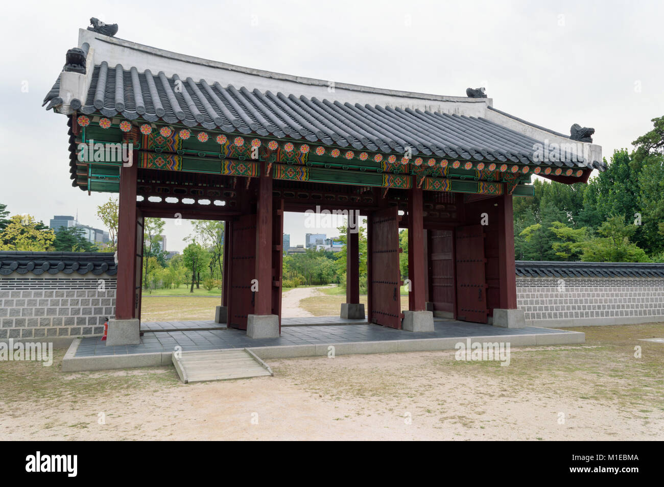 SEOUL, SOUTH KOREA ,SEPTEMBER 12, 2015: traditional gates inside of ...