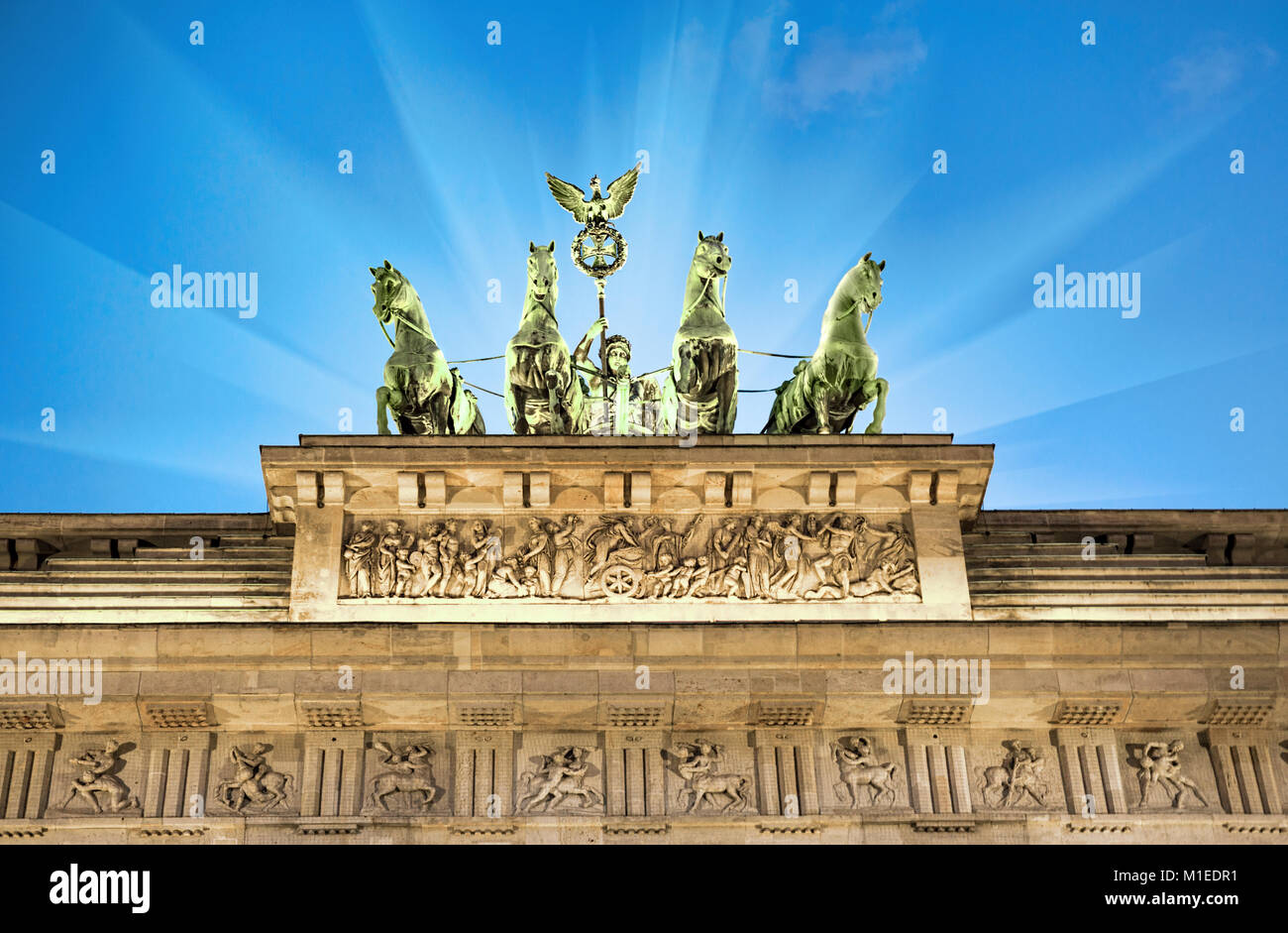 Illuminated statue on top brandenburg gate hi-res stock photography and images - Alamy