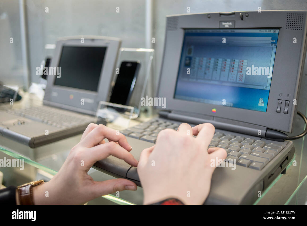 Macintosh powerbook 520c hi-res stock photography and images - Alamy