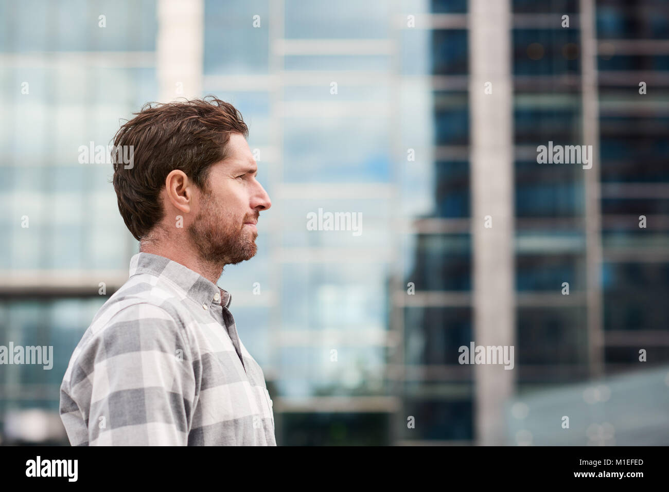 Man standing alone hi-res stock photography and images - Alamy
