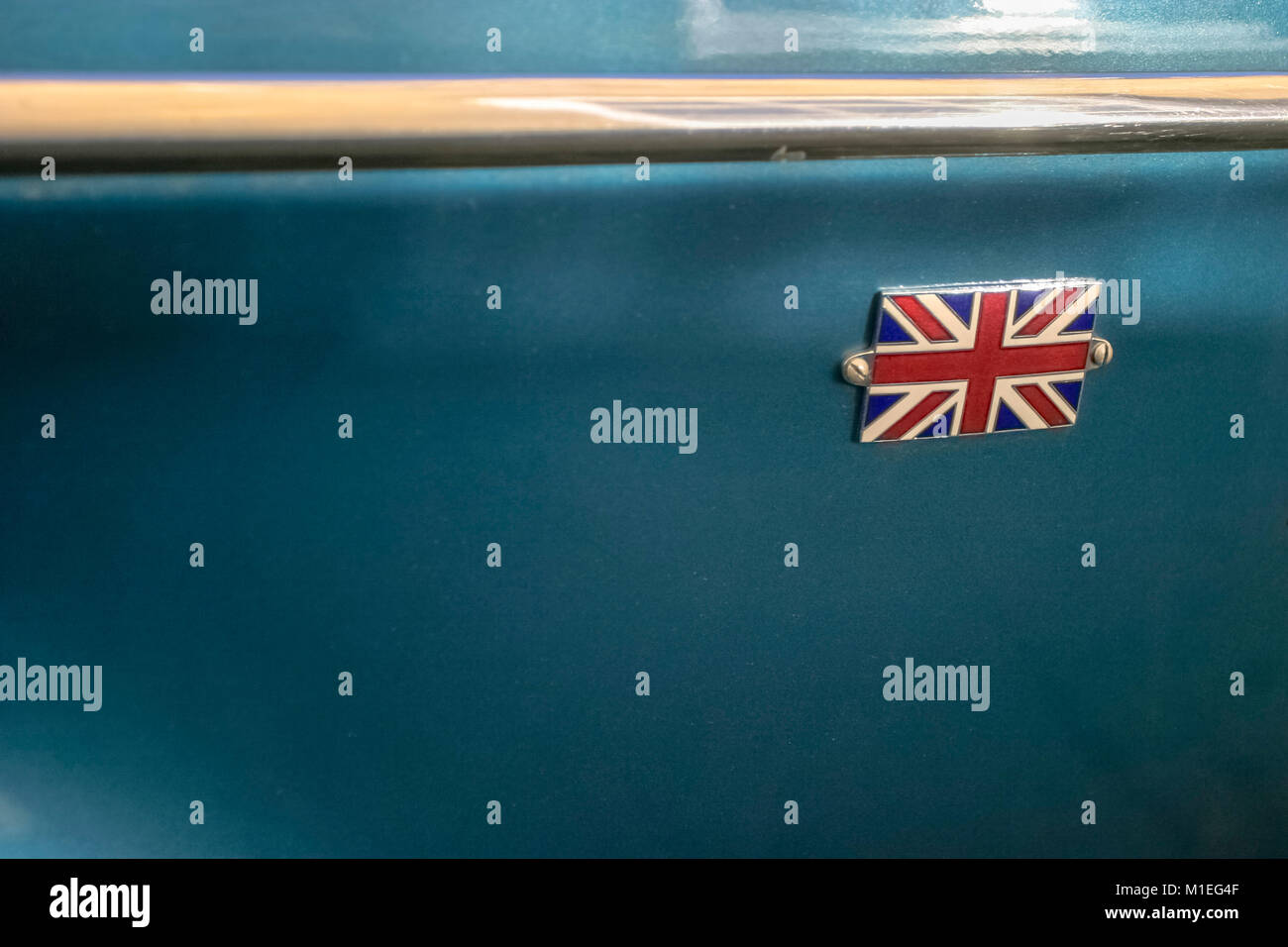 Sunbeam car badge hi-res stock photography and images - Alamy
