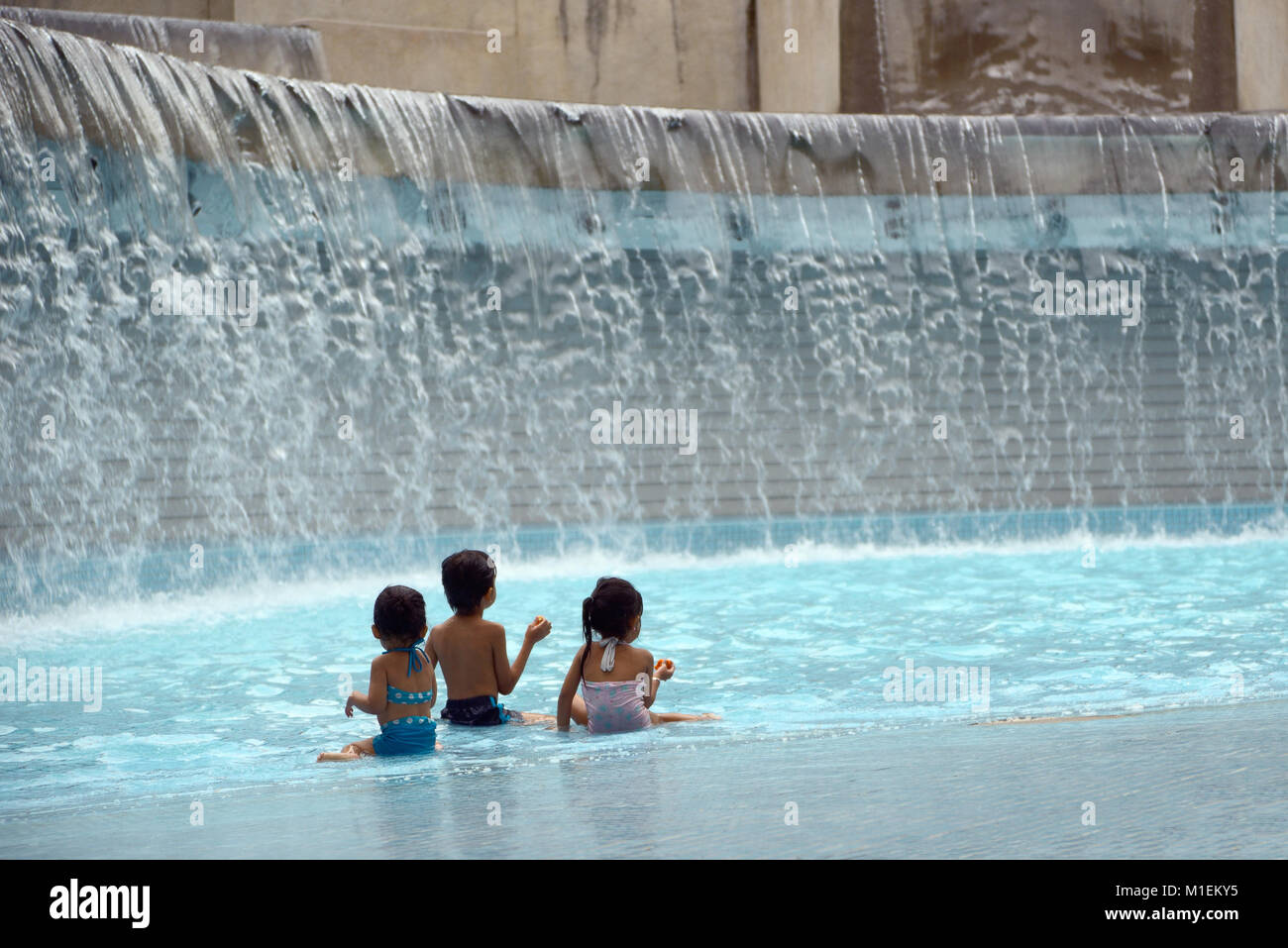 Asian children playing with water hi-res stock photography and images ...