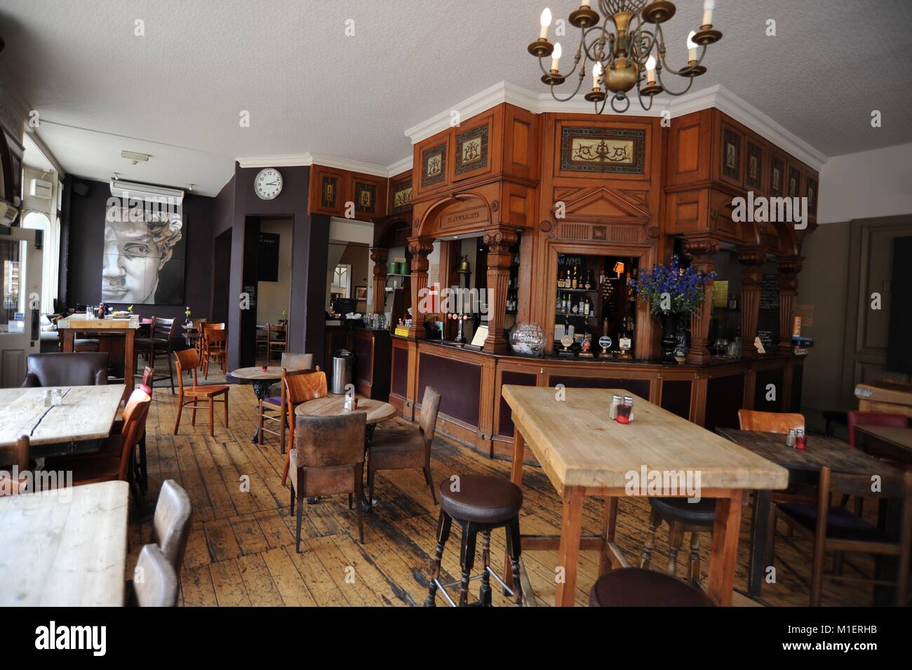 Traditional English Pub Stock Photo - Alamy