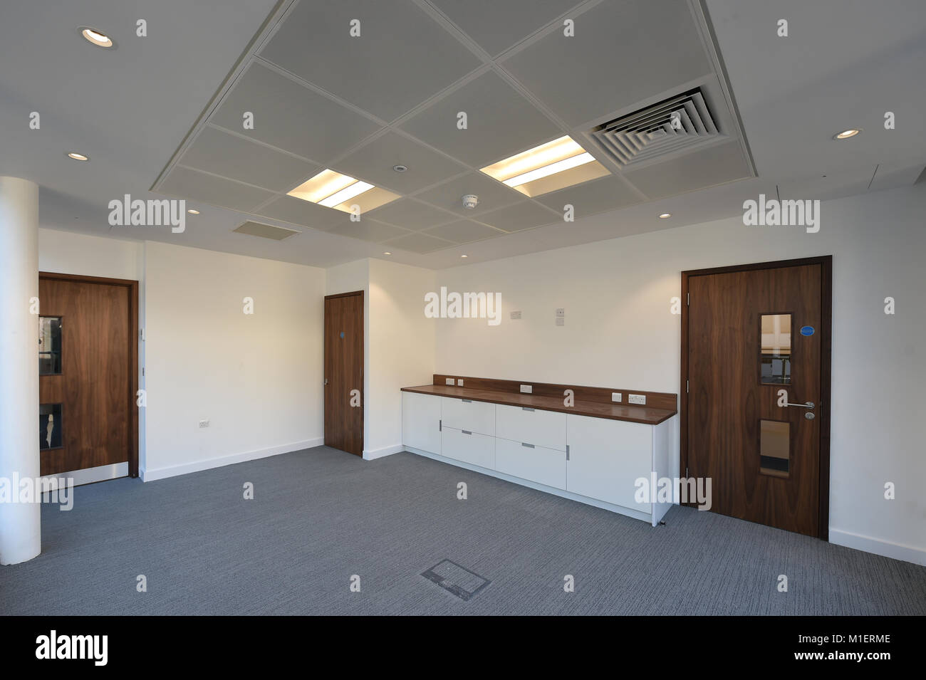 Empty office space Stock Photo - Alamy