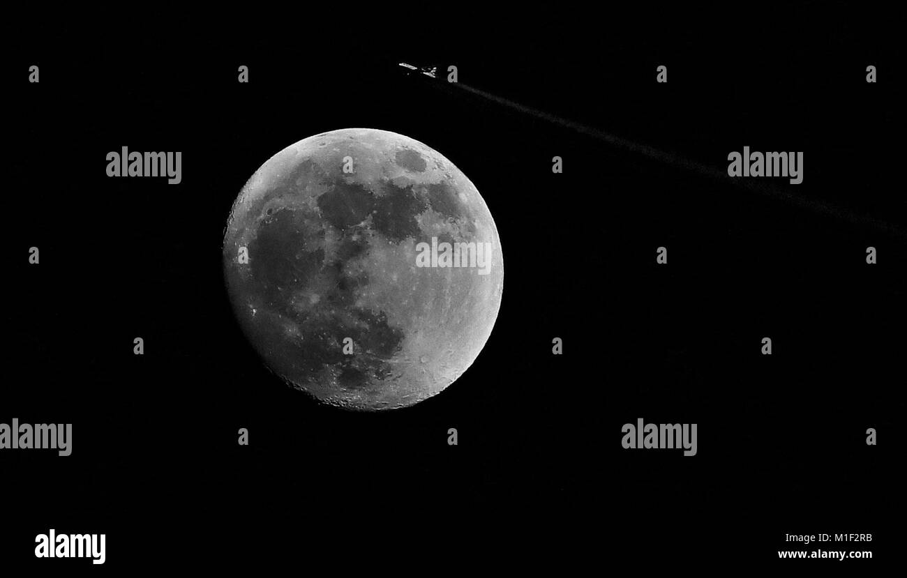 The moon over liverpool hi-res stock photography and images - Alamy