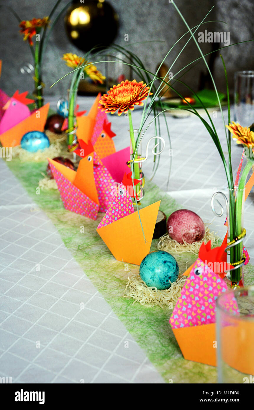 Origami chicken hi-res stock photography and images - Alamy