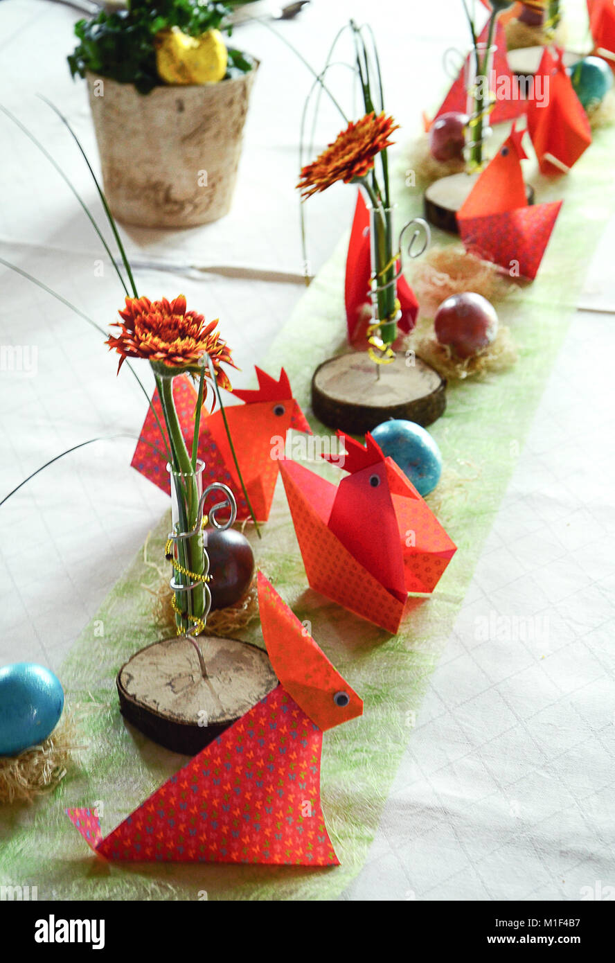 Origami chicken hi-res stock photography and images - Alamy