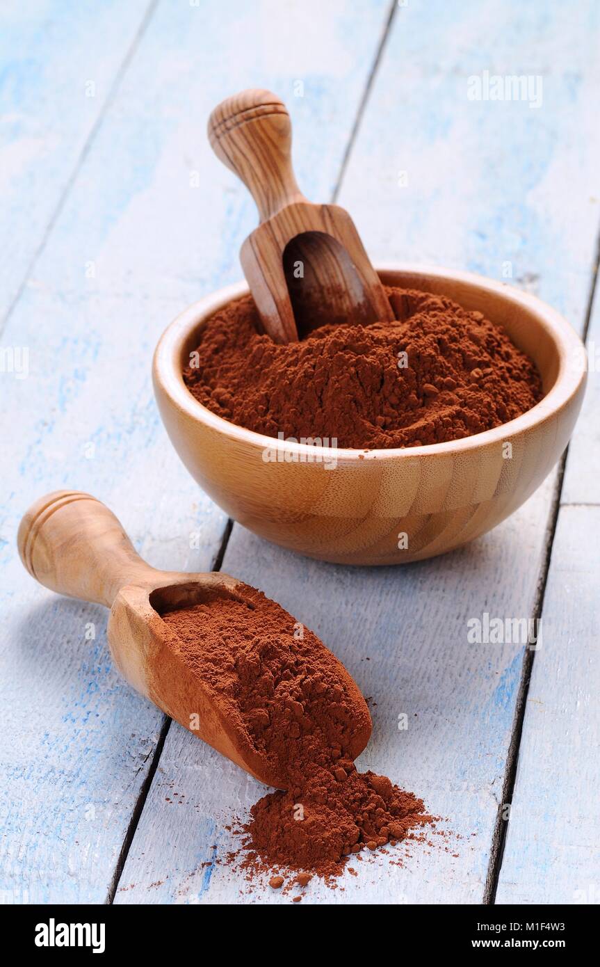 Closeup bowl cocoa powder hi-res stock photography and images - Alamy