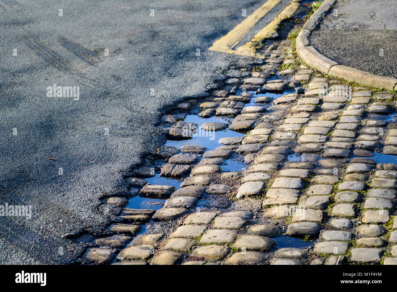 Old cobble stones hi-res stock photography and images - Alamy