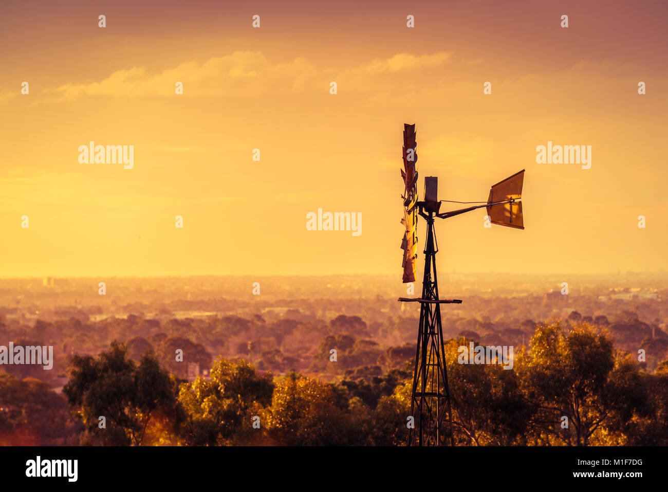 Australian landscape farm sunset hi-res stock photography and images ...