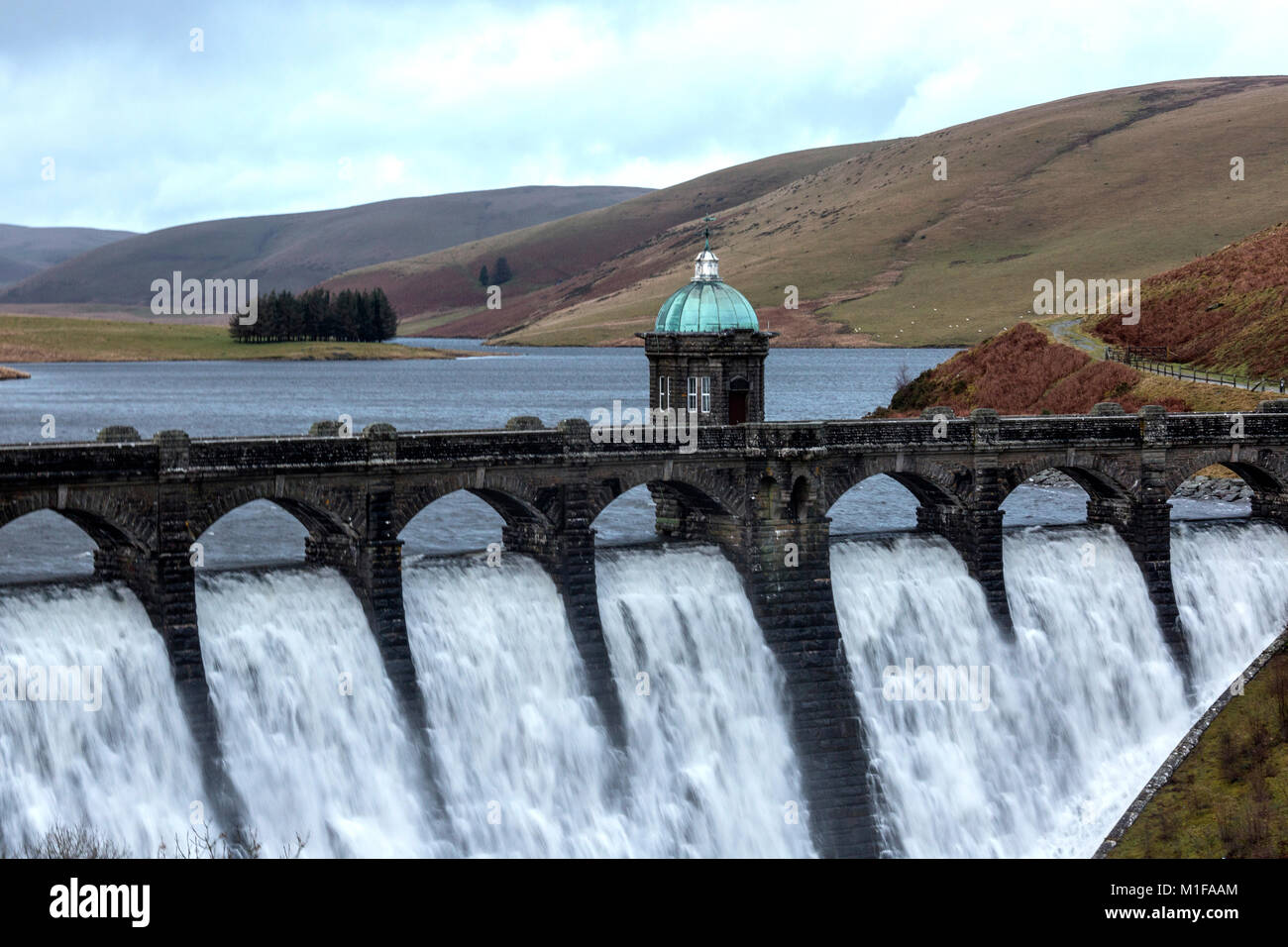 Elan valley viaduct hi-res stock photography and images - Alamy