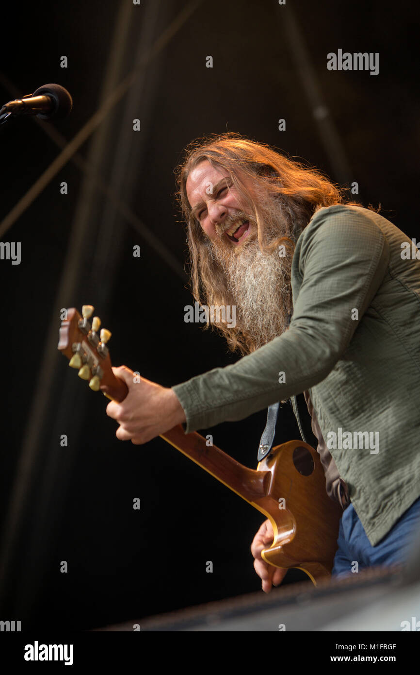 Cast band hi-res stock photography and images - Alamy